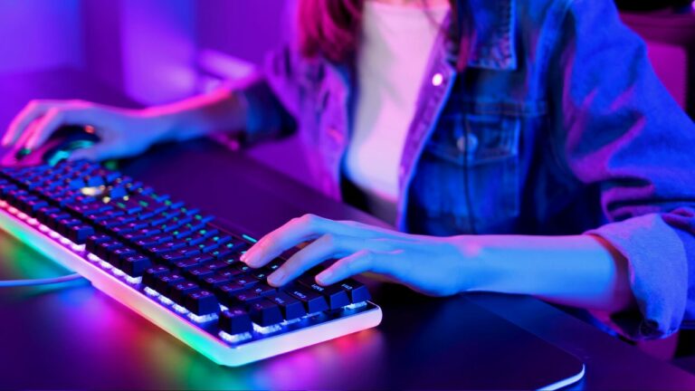 How to Change Color on a Gaming Keyboard - OnGameStart