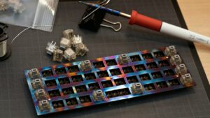 Take Out Keyboard Switches Without a Tool - OnGameStart