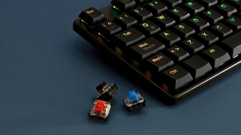 Flat Keyboard vs Raised Keyboards - OnGameStart